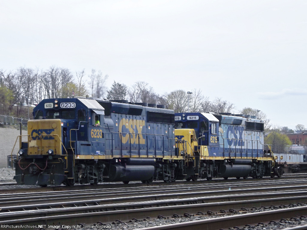 CSX Engines 6233, 6215